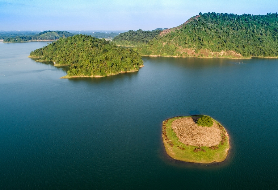 Legendary Nui Coc Lake