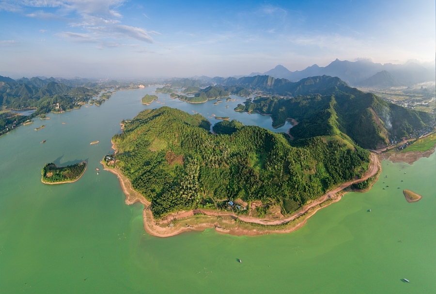 Legendary Nui Coc Lake